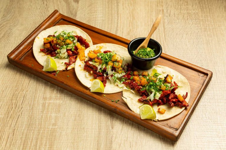 Home - Restaurant Aqui - Cali-Mex Food & Bar